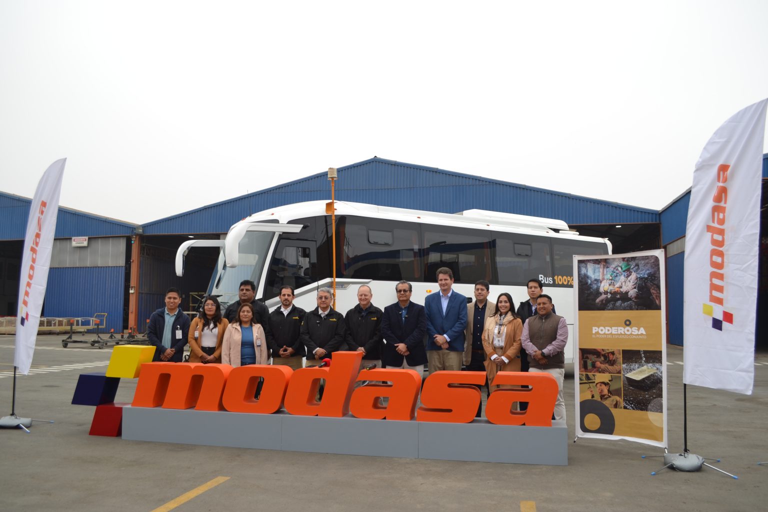 Poderosa recibe primer bus eléctrico para transporte de personal ...